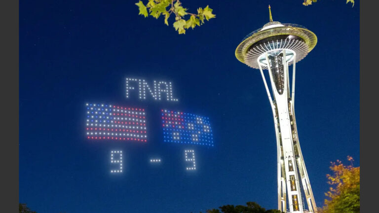ワールドカップ2026のドローン・スコアボードが話題！空の演出技術とドローン操縦士の将来性 - Future Dimension